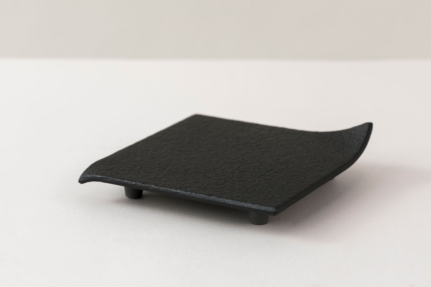 Kamashiki square black