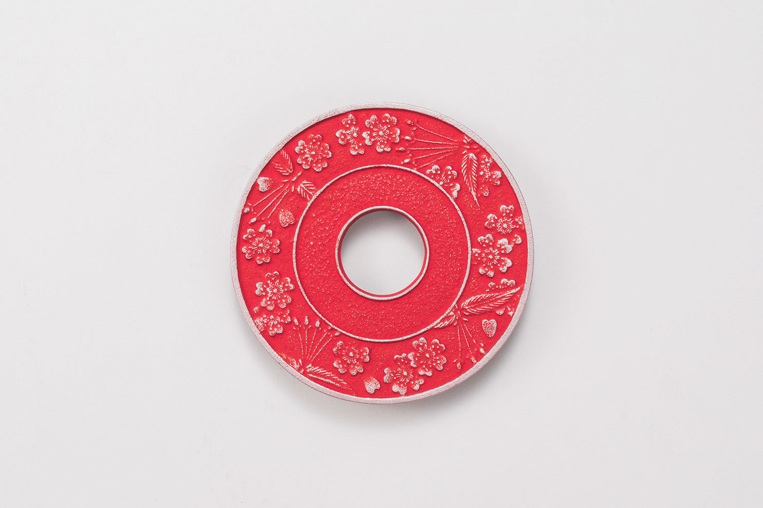 Kamashiki round cherry blossom (large) silver/red plum color