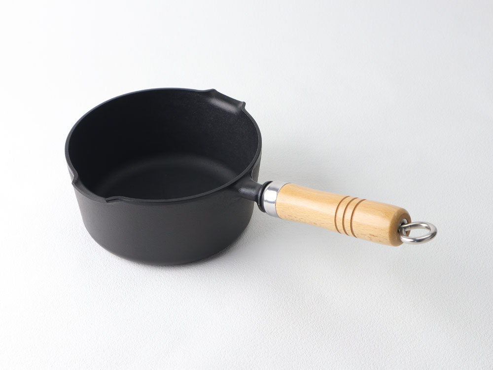 One-handed pot 16 (with wooden handle)